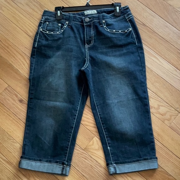 Earl Jeans | Pants & Jumpsuits | Earl Jeans Womens Blue Denim Capri ...